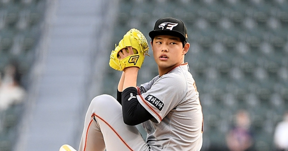 문동주 157km 쾅! 2경기 1실점 "이제 아프지 않다"