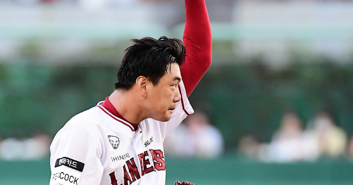 [포토] 김광현 'KBO리그 1,800이닝 투구 달성'