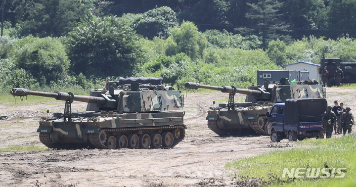 대기하고 있는 K55 자주포