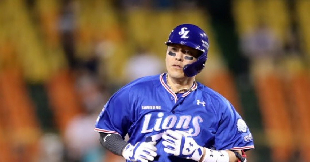 강민호 300홈런&13시즌 연속 두 자릿수 홈런 '-2'..KBO 통산 15번째, 포수로는 박경완에 이어 2번째