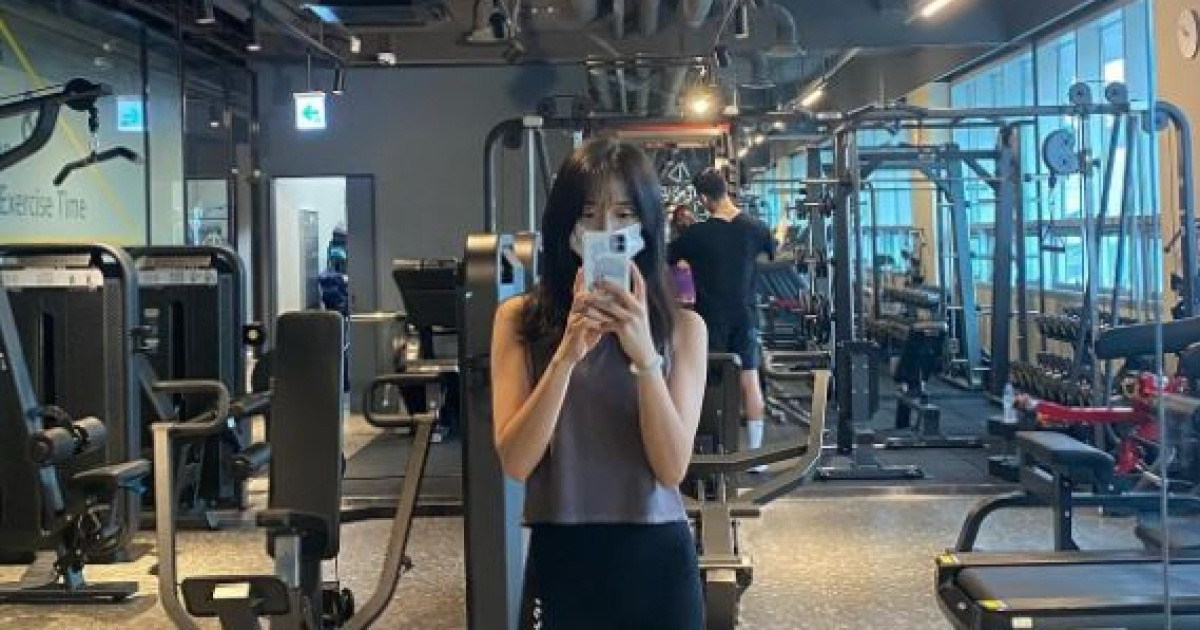 표예진, 164cm-46kg 이상적인 바디라인..슬림+볼륨 다 잡았네[스타IN★]