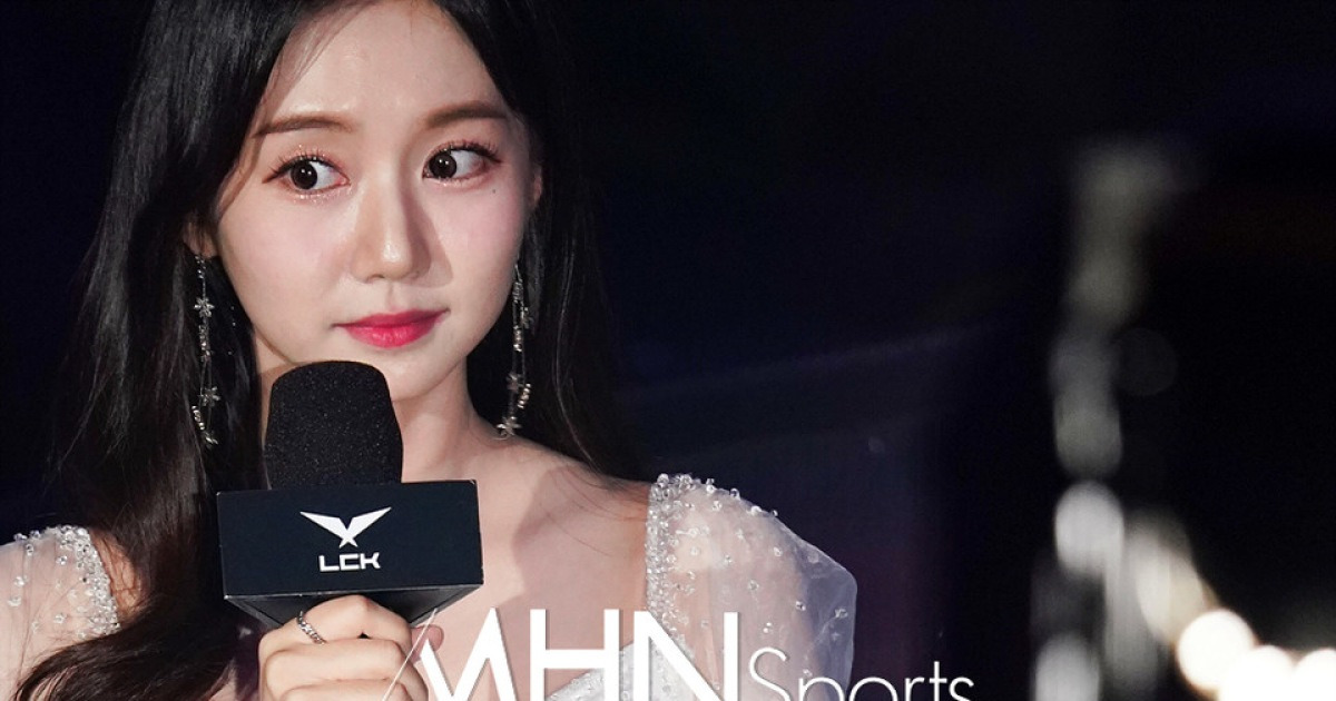 (LCK서머결승) 윤수빈 아나 '초롱초롱한 눈망울'[포토]