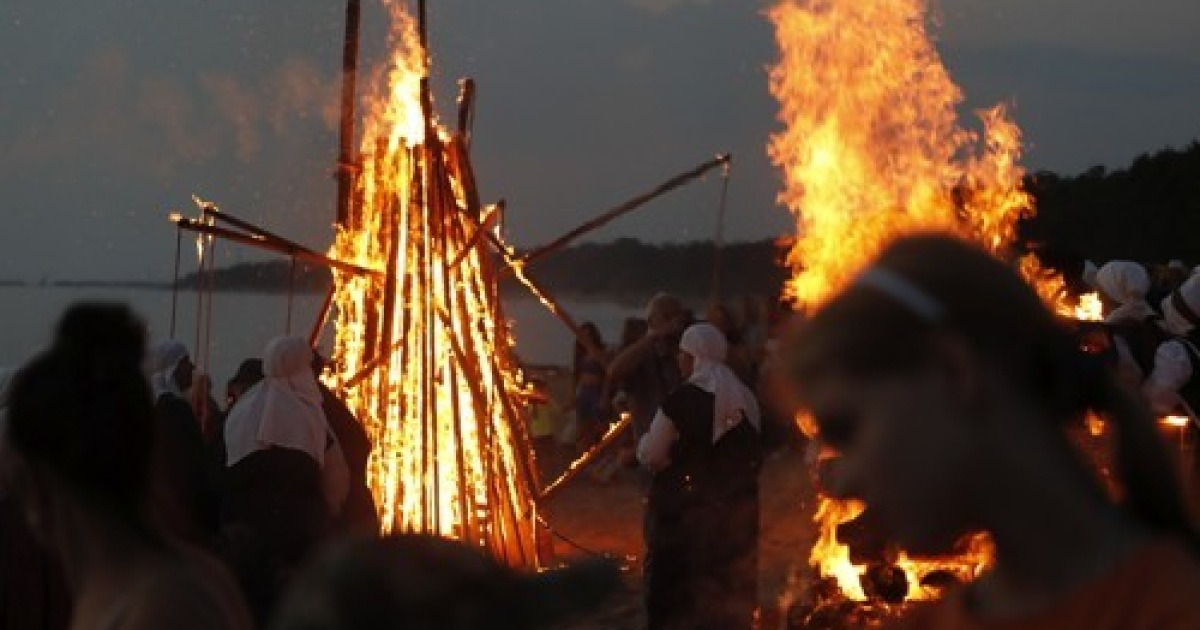 epaselect LATVIA TRADITIONS NIGHT OF ANCIENT BONFIRES