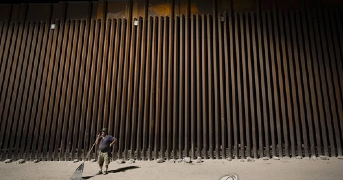 Border Wall Containers