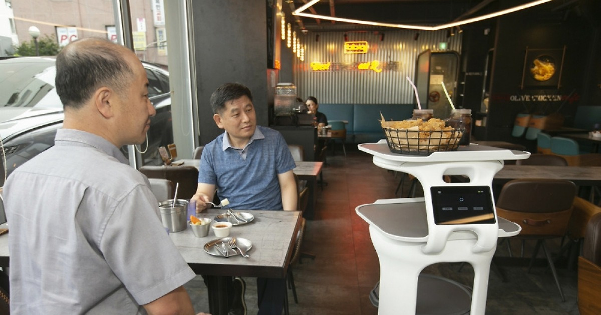 "지니야, 황금올리브 주문해줘"..KT, BBQ와 AI·DX 협력