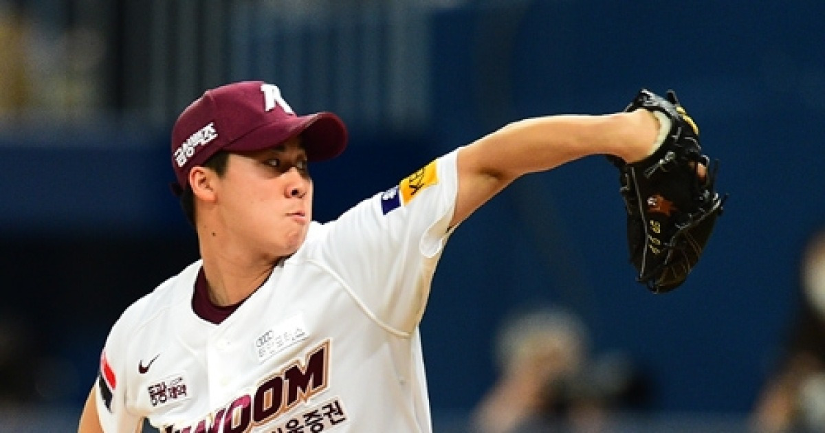 '9억팔' 157km 고교특급은 왜 1군으로 돌아오지 못하고 있나