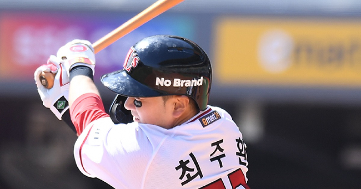 '모리만도 5승+최주환 쐐기포' SSG, NC 꺾고 3연패 탈출