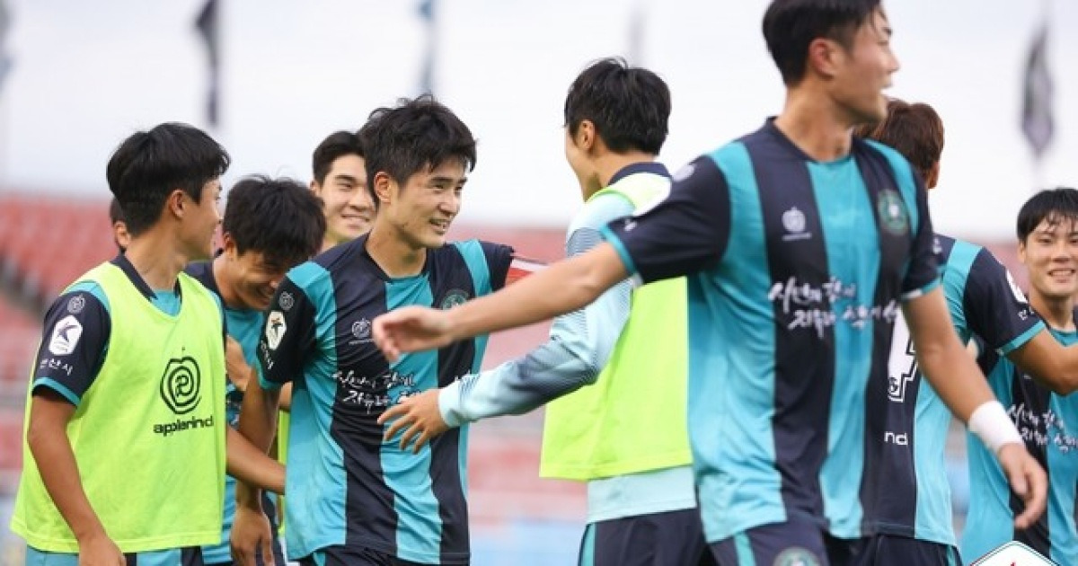 [b11 현장] '또 3골 터졌다' 강해진 안산, 부산에 3-1 역전승 거두고 2연승