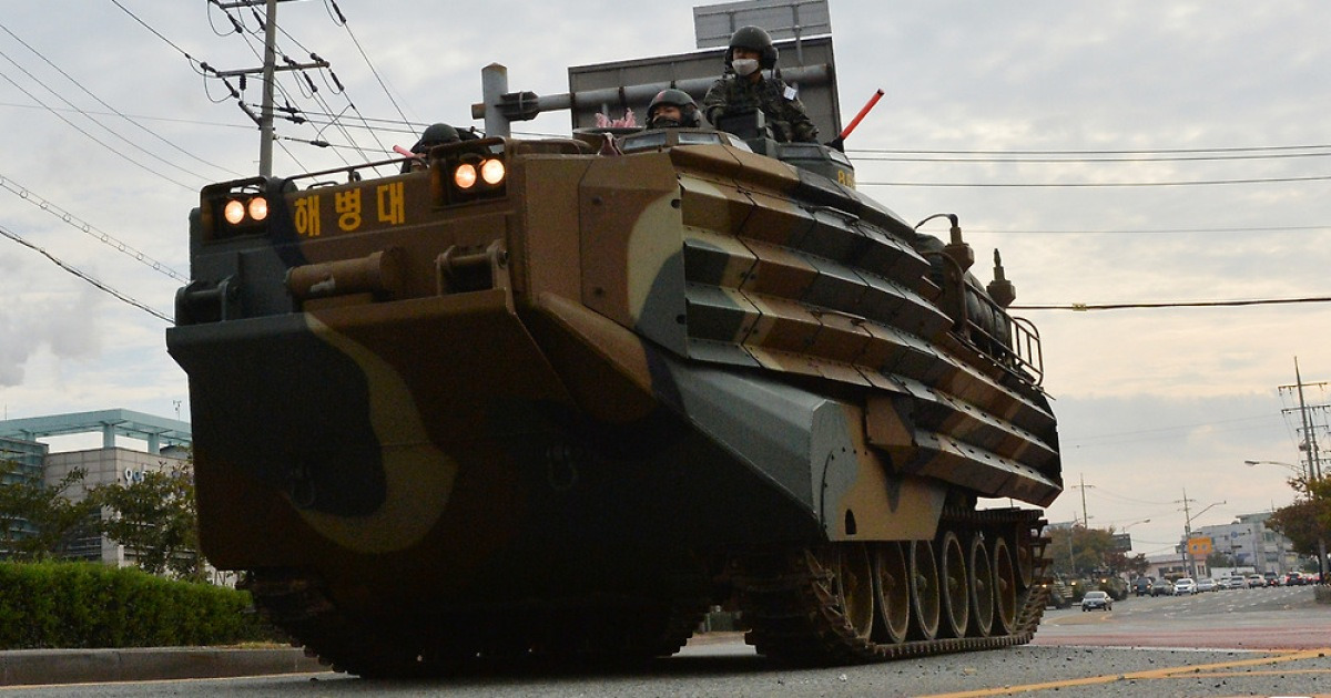 해병대 KAAV 포항지역 침수지역 주민 구조에 투입