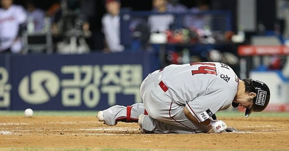 시속 154km 강속구에 손목 맞은 SSG 최정..8일 검진 예정