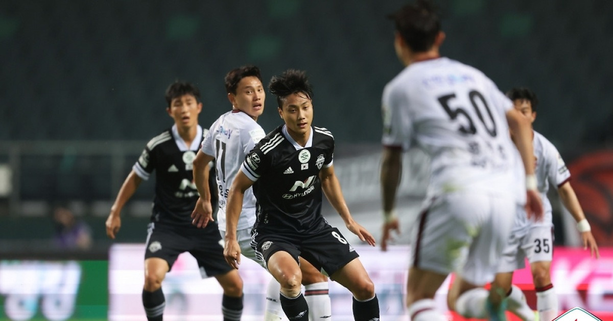 [K리그 30R] '빈 공 혈투' 갈 길 바쁜 전북vs서울, 0-0 무승부