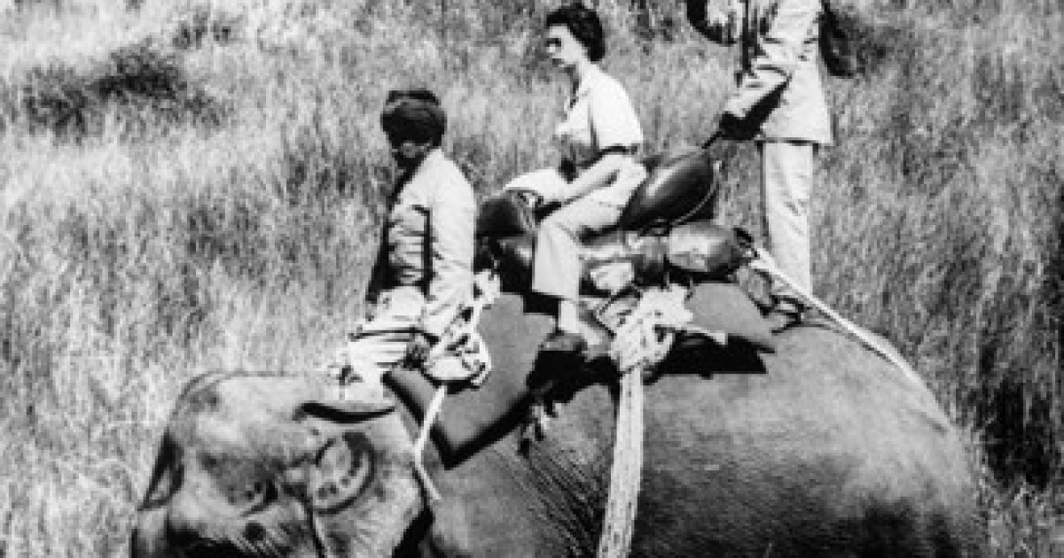 (FILE) NEPAL BRITAIN QUEEN ELIZABETH II