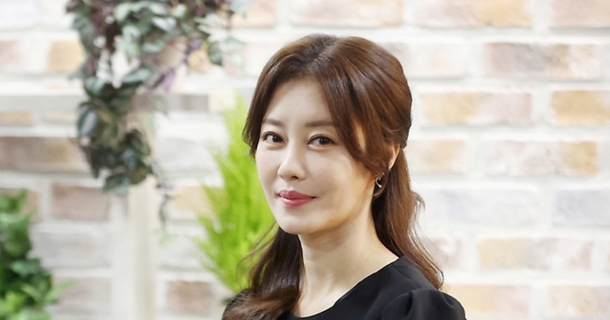 '제2의 전성기' 이지현 "롱런 비결은 버티기..홈쇼핑에도 도전"