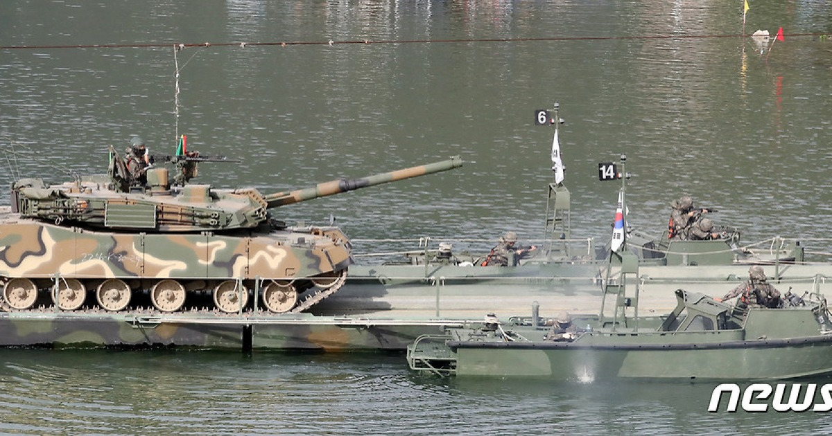 북한강 위 진격하는 K1E1 전차