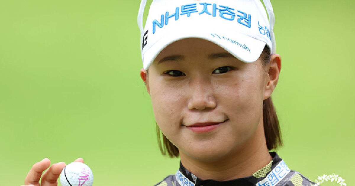 정규투어 첫 홀인원을 기록한 정윤지 [KLPGA KB금융 스타챔피언십]