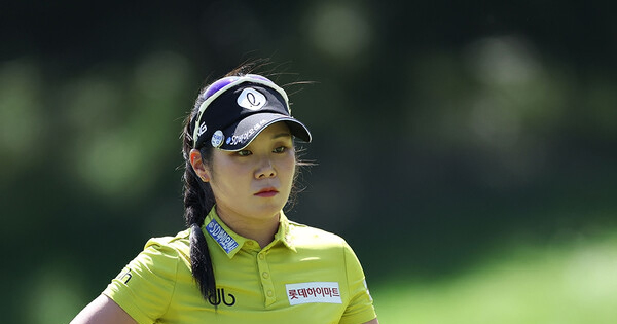 선두 이소영 "골프 연구를 많이 했더니 성적이 좋아지네요" [KLPGA KB금융 스타챔피언십]