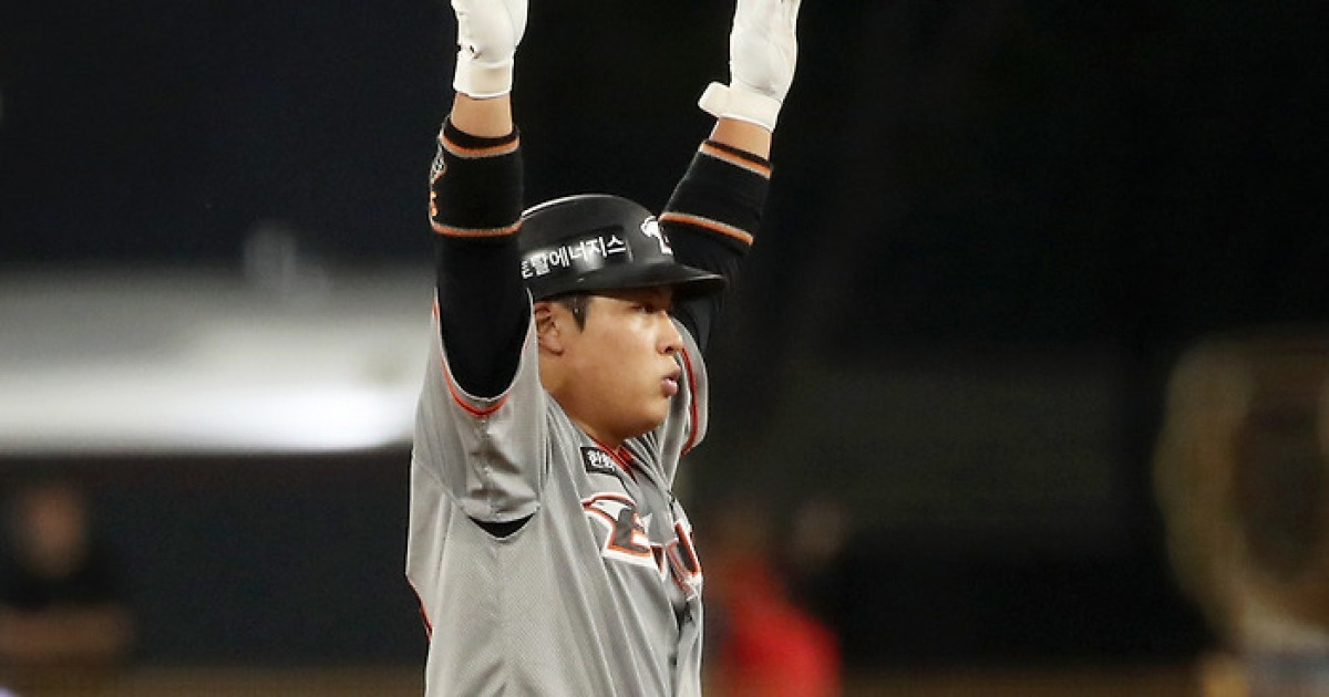 꼴찌 한화가 흔드는 가을야구 순위 경쟁..SSG·kt·KIA 차례로 혼쭐