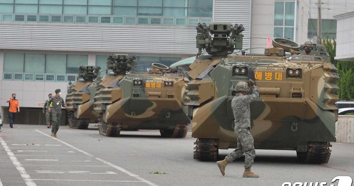 포항시내에 전진 배치된 해병대KAAV