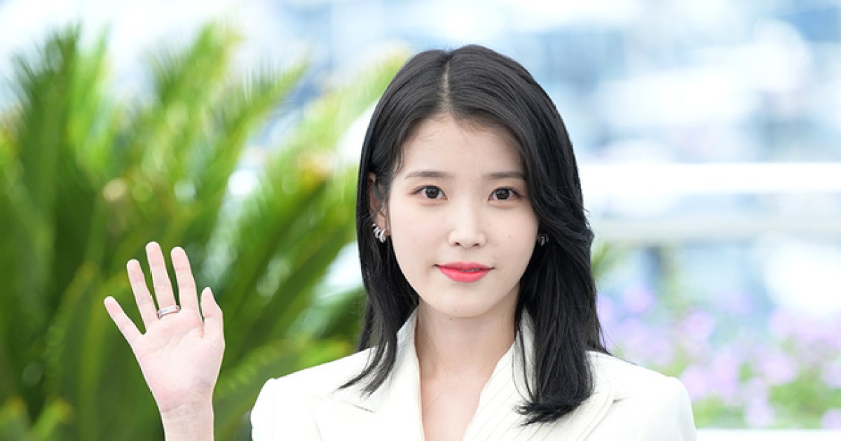 아이유 데뷔 14주년 기념 2억 기부 팬들과 함께한 골든아워[공식]