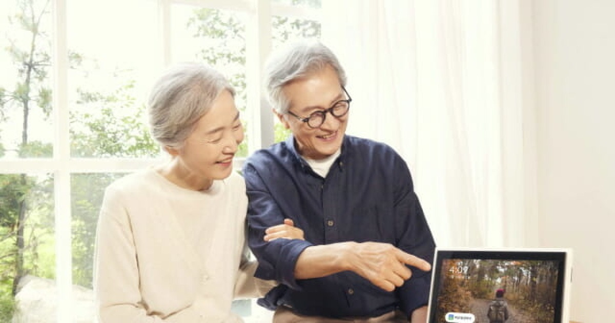 SKT, 10인치 화면 갖춘 AI스피커 출시