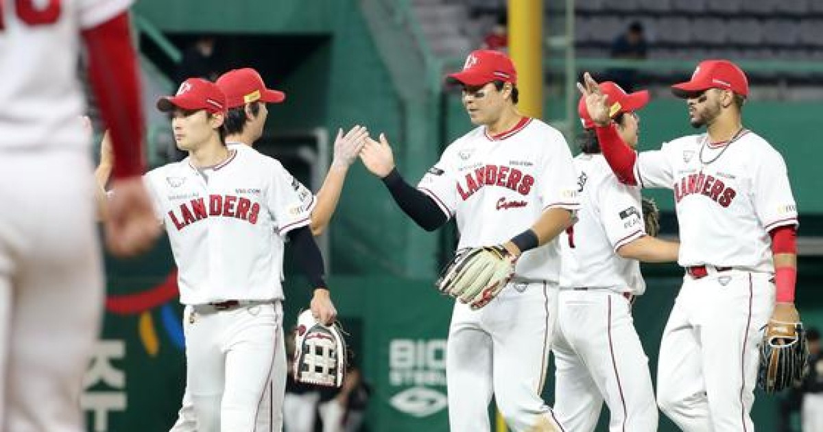 [포토]SSG, KT상대로 4대 2 승리