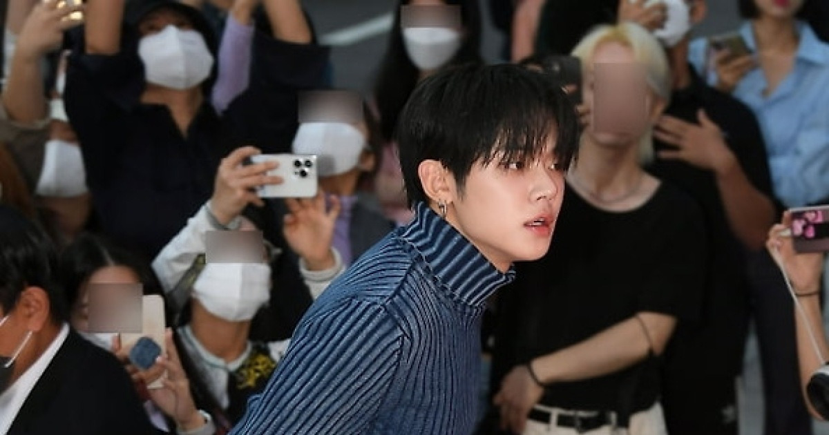 [TEN 포토] TXT 연준 '시선 사로잡는 빨간바지'