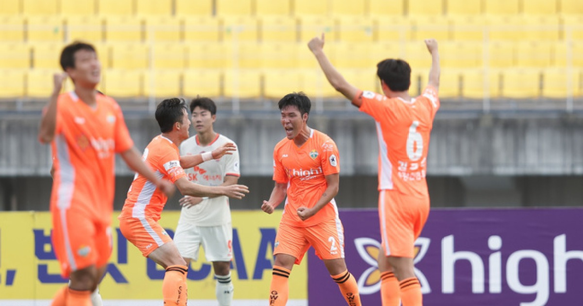 '멀티골' 강원 김영빈, K리그1 33R MVP