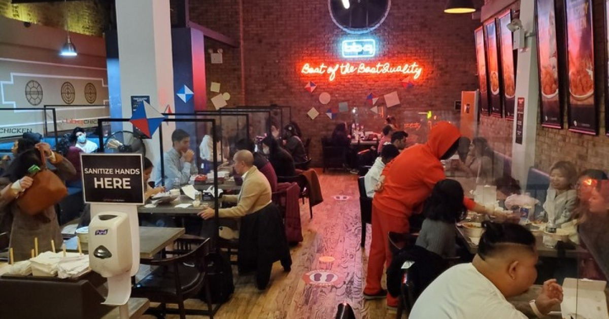 해외 시장서 맞붙는 K치킨 맞수..BBQ vs bhc 누가 웃을까