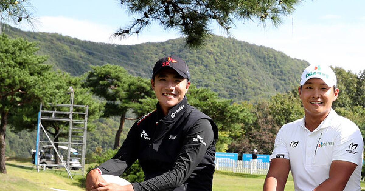 밝은 표정으로 카메라를 바라보는 '동갑' 김한별과 서요섭 [KPGA DGB금융그룹오픈]