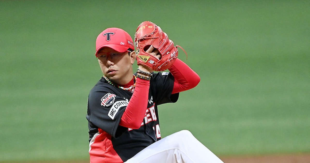KIA 양현종, KBO 최초 8시즌 연속 170이닝 투구 위업