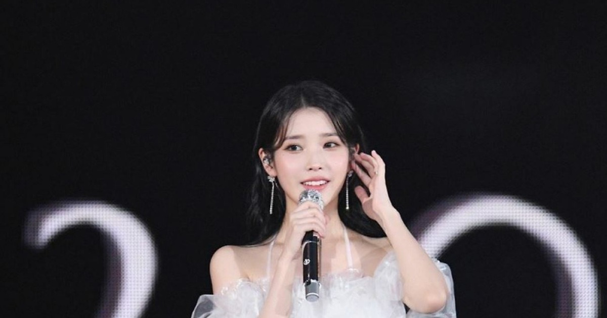 데뷔 14주년 레전드 콘서트 선보인 아이유 공연 스타일링 | 헤어핏