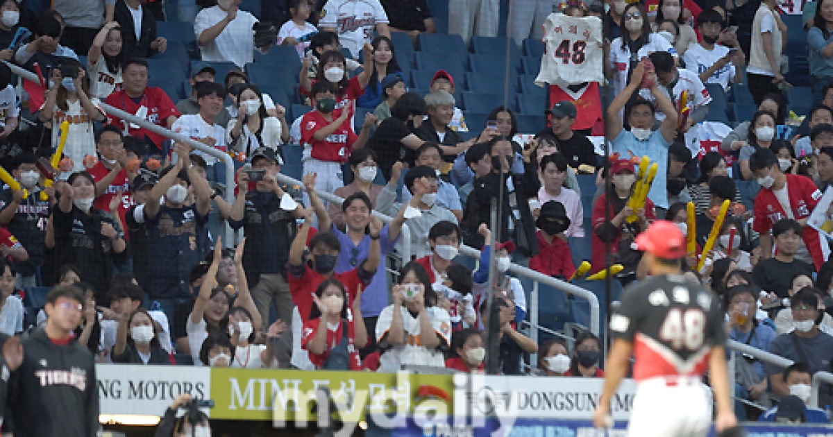 [MD포토] KKK 이의리를 응원하는 KIA 팬들