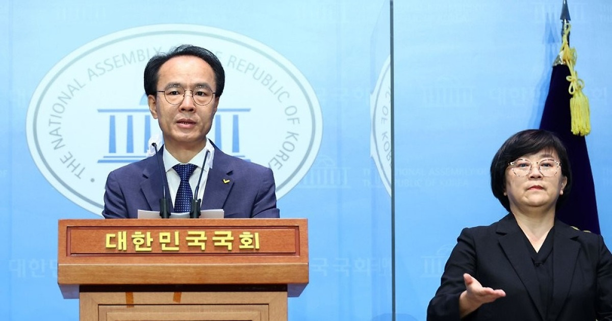 당 대표 출마 선언하는 정의당 이동영 수석대변인
