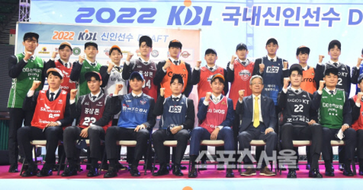 [포토] 화이팅 외치는 2022 KBL 드래프트 지명 선수들