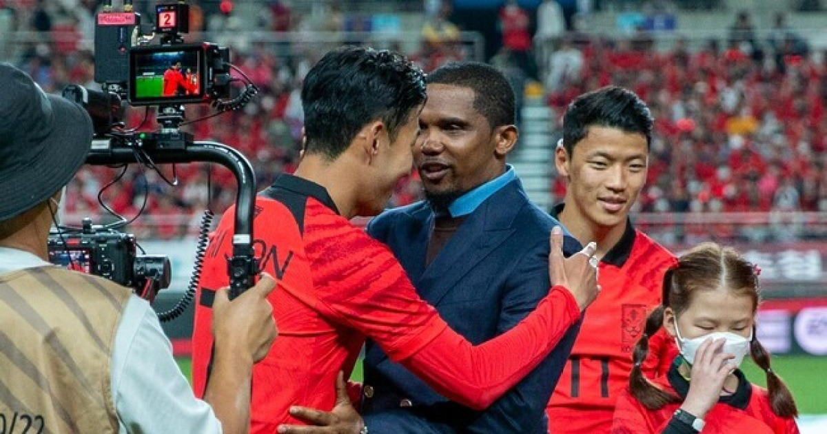 [442.live] '전설과 전설의 만남' 손흥민+에투 회장, 뜨거운 포옹