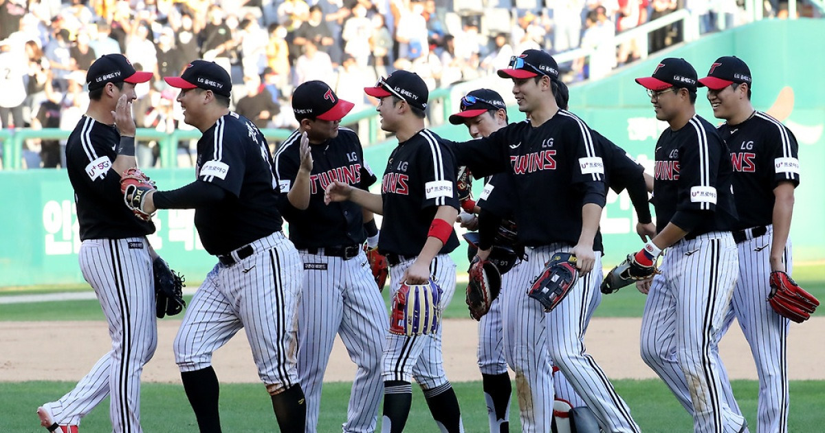 '3연승' LG, SSG에 2.5경기 차 추격..KT·NC도 상위권 압박(종합)