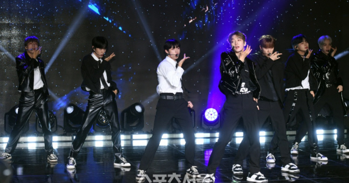 [포토]'Drip N' Drop' 무대 선보이는 미래소년