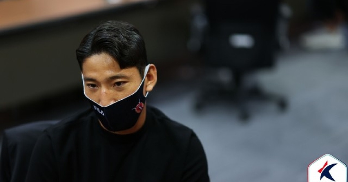 [b11 현장] '인천 감독'-'제주 선수' 간 벌써 장외 신경전.."ACL 우리가 간다"