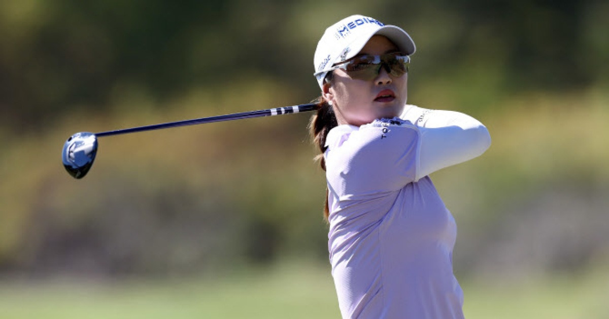 유소연, 어센던트 LPGA 3타 차 공동 6위..역전 우승 도전