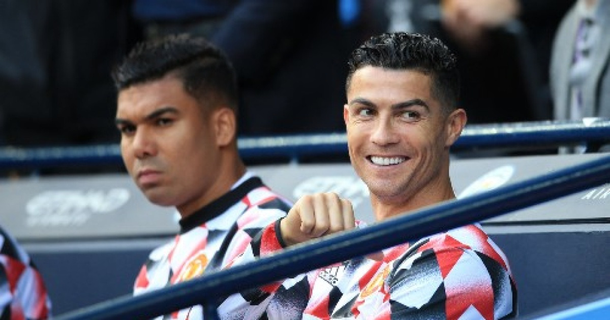 '벤치행 호날두 말동무로 영입'..UCL 5회 우승 맨유 MF 굴욕