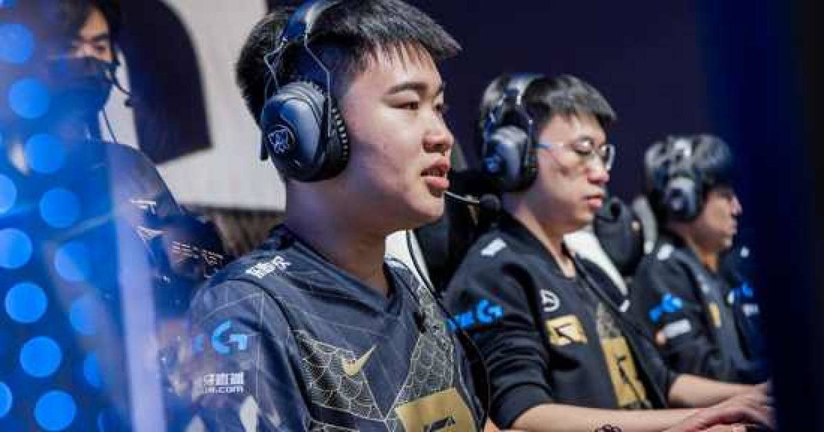 [롤드컵] '이겼지만 경기력은 썩' RNG, 갈라쇼로 SGB 제압..2위 수성