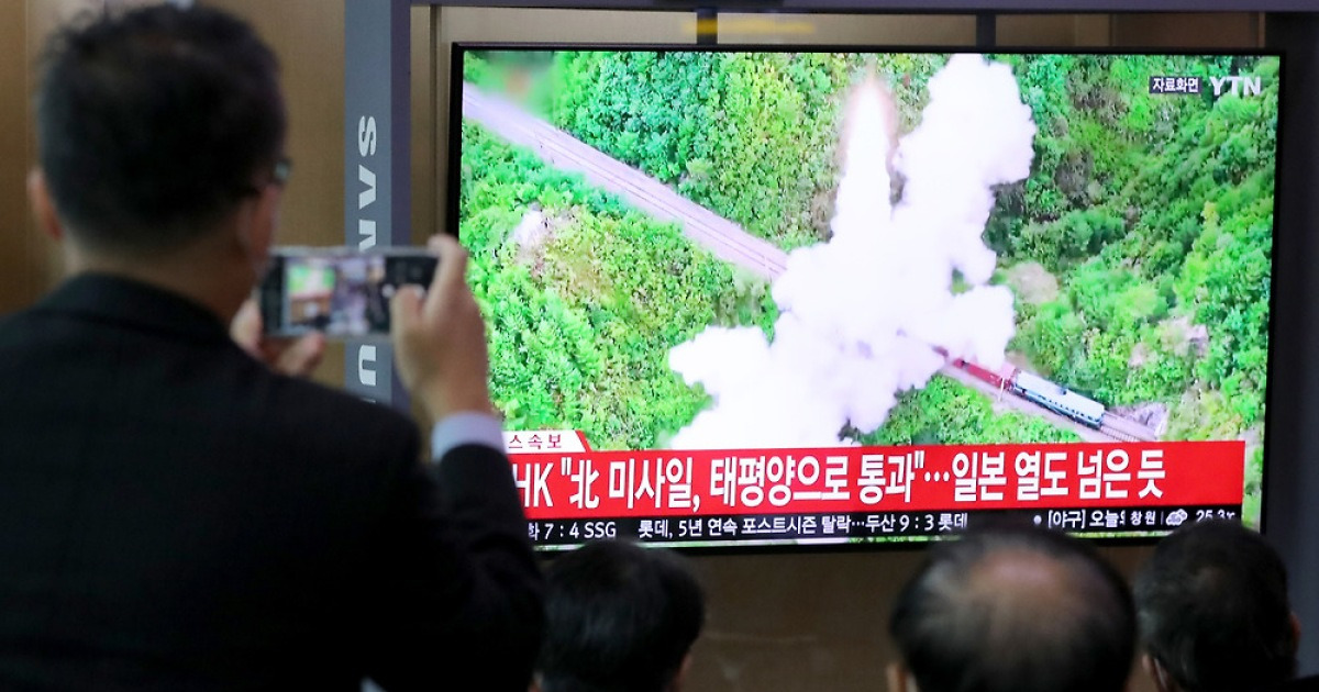 北미사일, 7번째 日상공 통과..아오모리현 위로 4600km 비행 (상보)