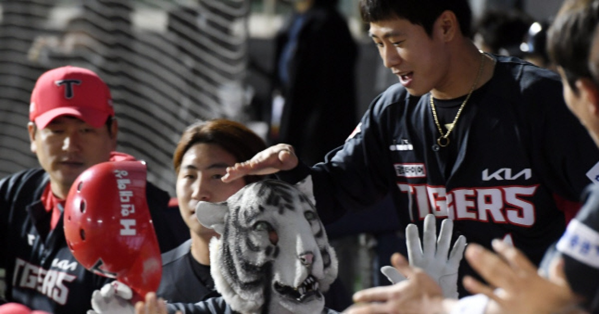 KIA LG 꺾고 5위 매직넘버 '2'..SSG 서울 숙소에서 정규시즌 우승 파티[SS잠실in]