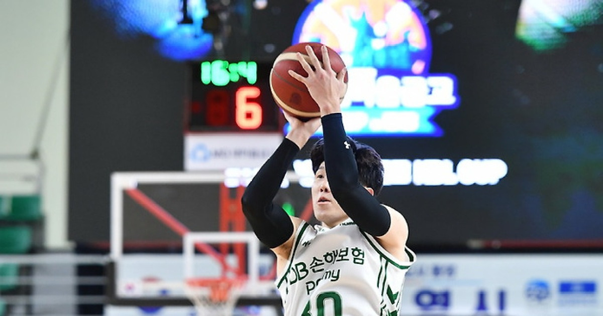 '두경민 19점' DB, KCC 완파..모비스, 4강 진출(종합)