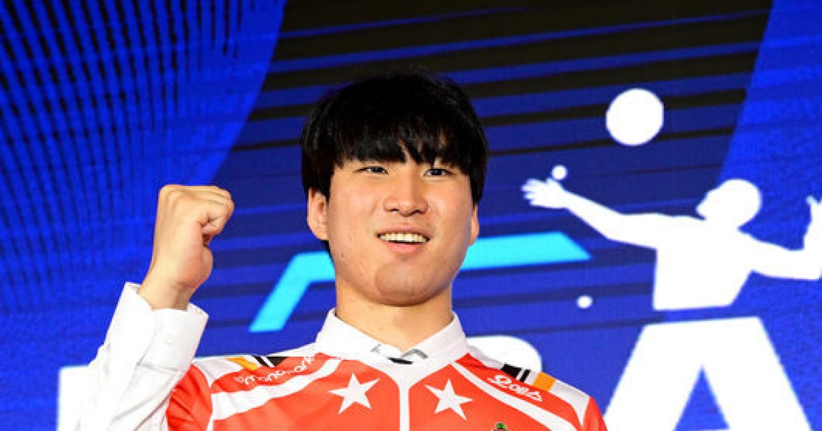 OK금융그룹 품에 안긴 2022-23 KOVO 신인 1라운드 1순위 신호진 [사진]