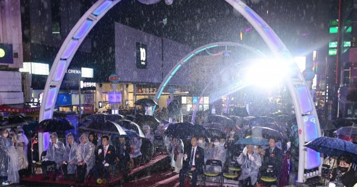 폭우 쏟아지는 BIFF 광장 [포토]