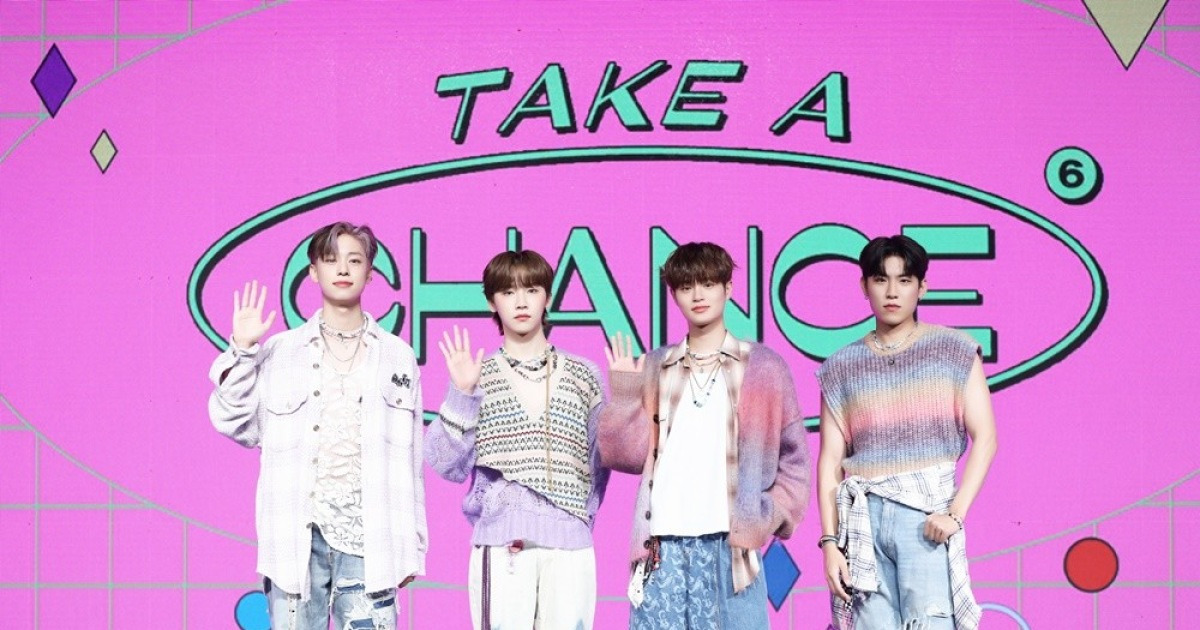 [T포토] AB6IX 'TAKE A CHANCE로 화려한 컴백'