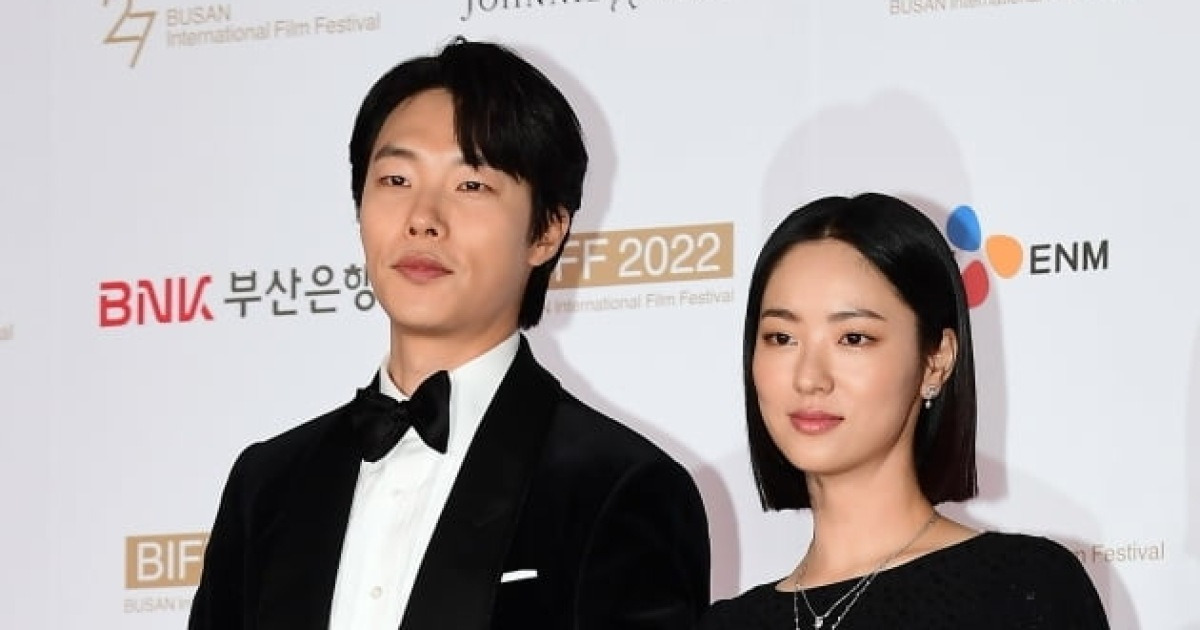 [TEN 포토] 류준열-전여빈 '다정하게 팔장끼고'(27th BIFF)