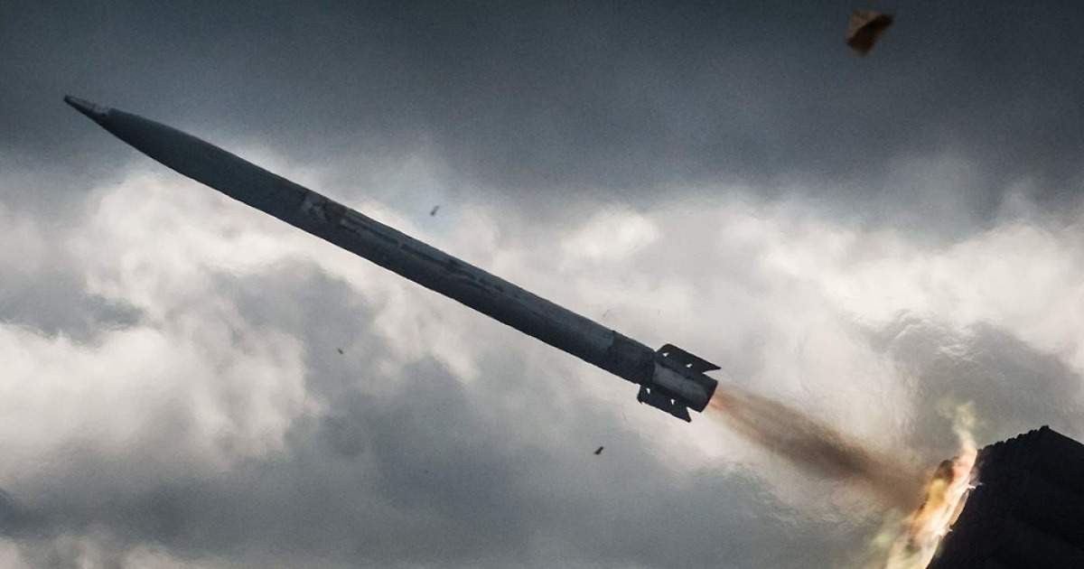 러시아 군 향하는 우크라의 BM-21 다연장 로켓