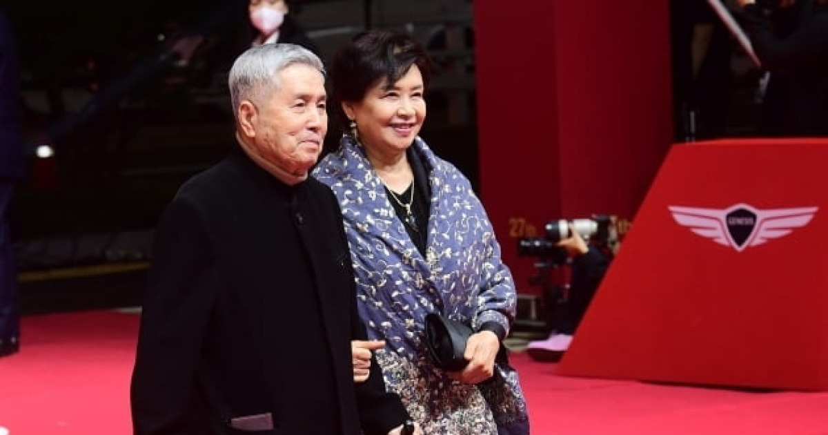 [포토] 임권택-채령 부부, '다정한 모습에 눈길' (27th BIFF)